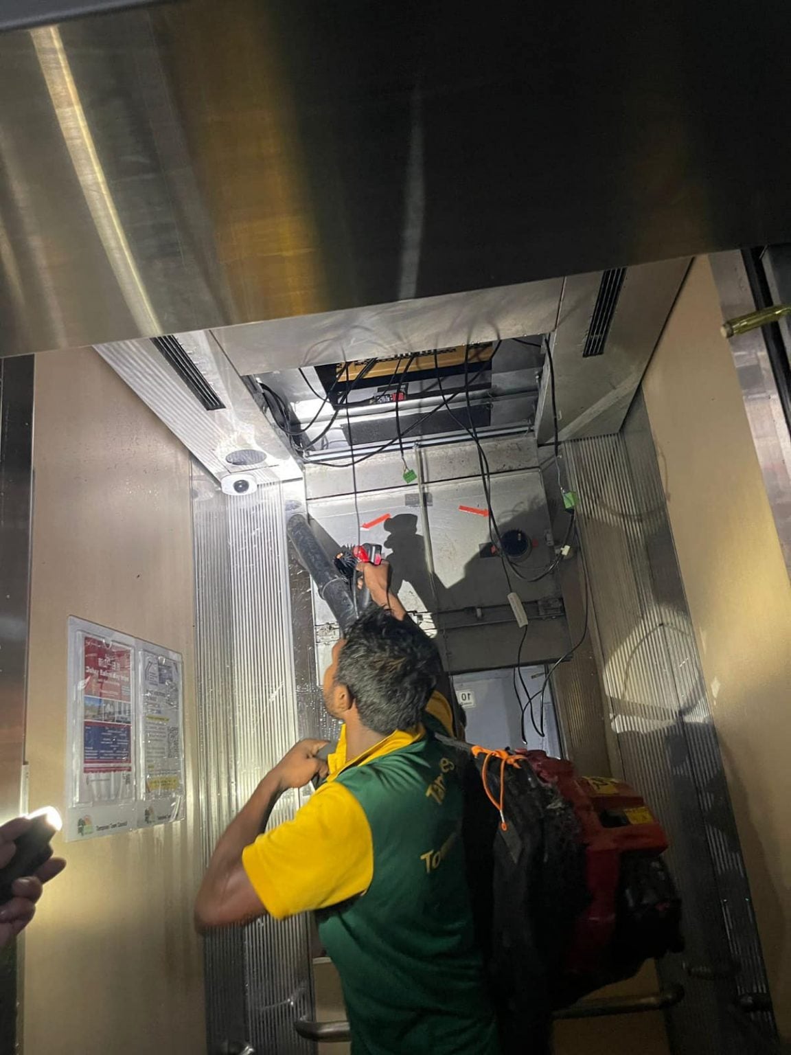 Tampines HDB lifts malfunctioned due to rain on 22 Nov, workers rushed ...