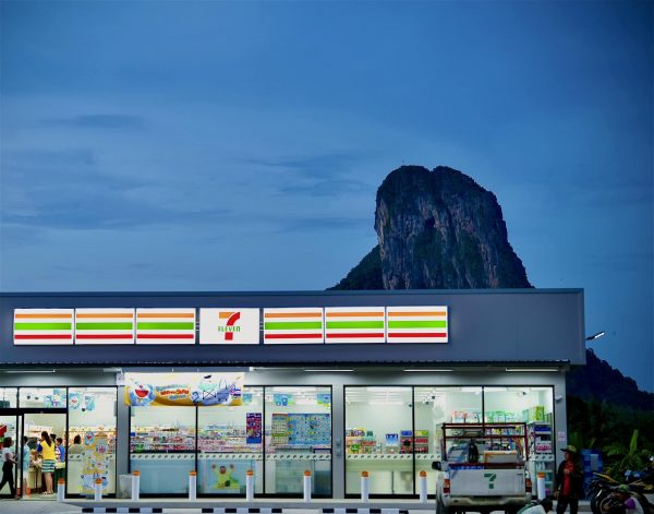 7-Eleven in Thailand features rocky mountain backdrop, resembles iconic ...
