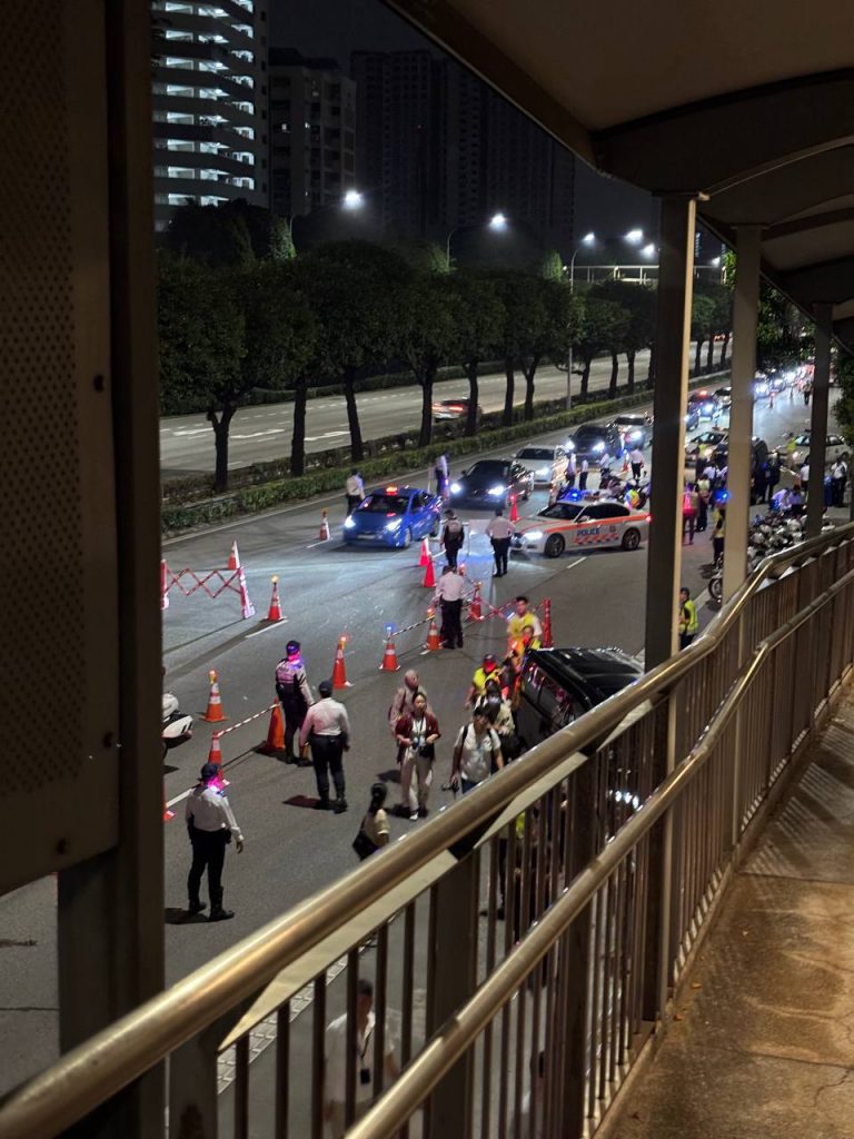 Traffic Police set up roadblocks on CTE & AYE on 21 Dec, causing early ...