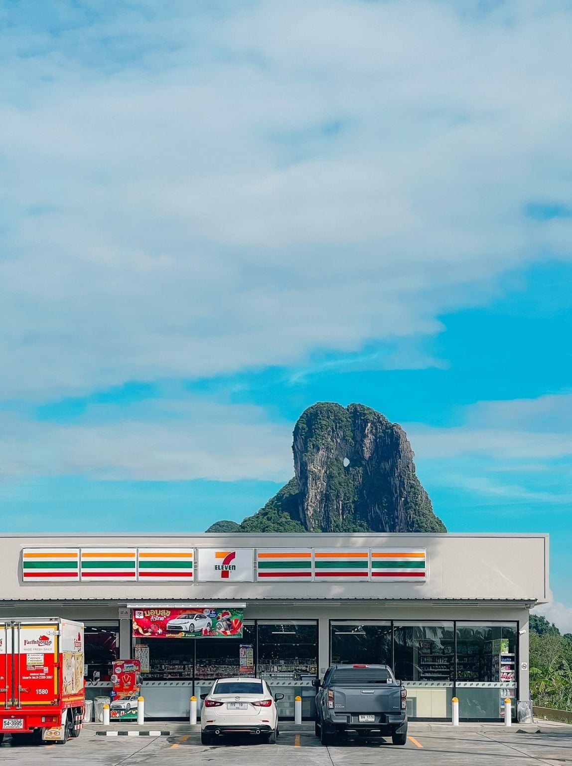 7-Eleven in Thailand features rocky mountain backdrop, resembles iconic ...