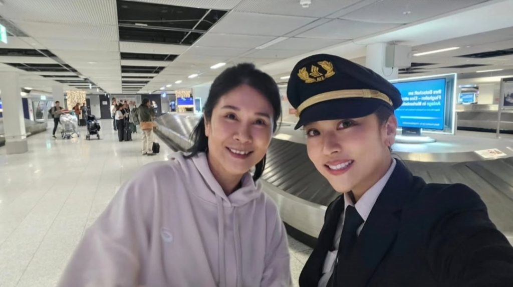 Singapore Airlines female pilot is actress Lin Meijiao's niece, netizen ...