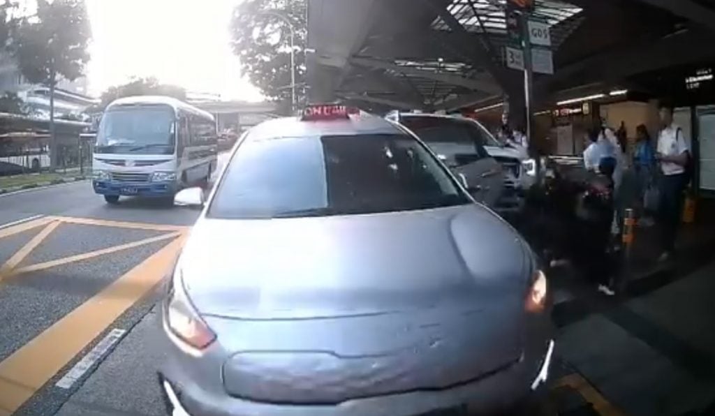 6-year-old boy among 3 people sent to hospital after car crashes into ...