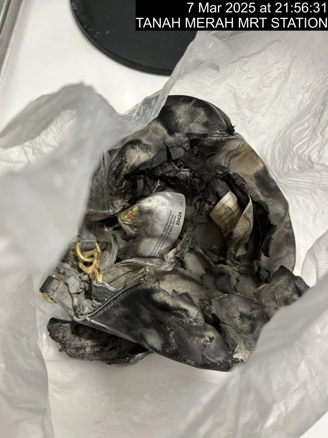 Power bank catches fire in MRT train at Raffles Place, owner's hand ...