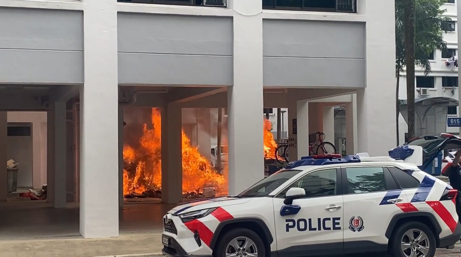 Large pile of garbage catches fire in Woodlands, HDB loading bay ...