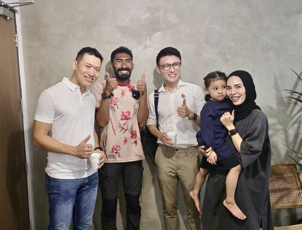 Ex-Army chief David Neo spotted accompanying Baey Yam Keng at Tampines ...