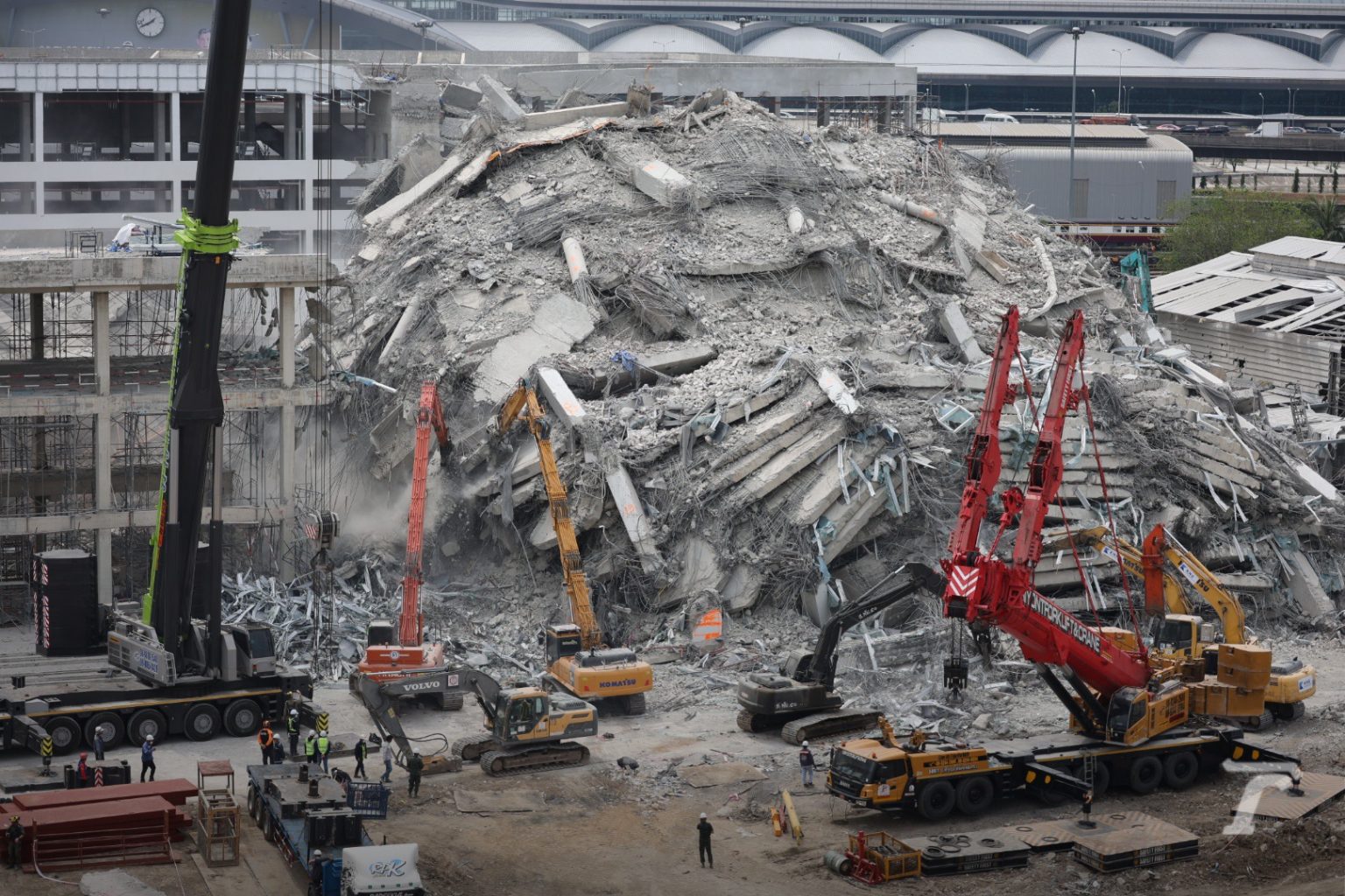 Chinese company under fire for 'substandard steel' used in collapsed ...