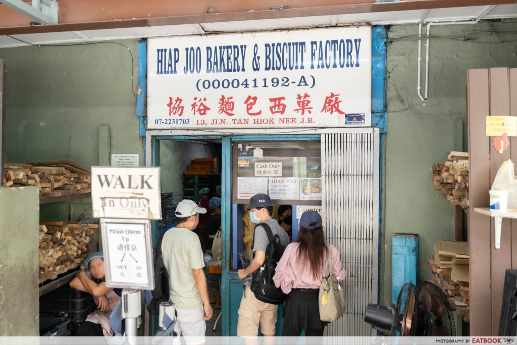 Famous JB banana cakes see popular demand at vending machine in Senja ...