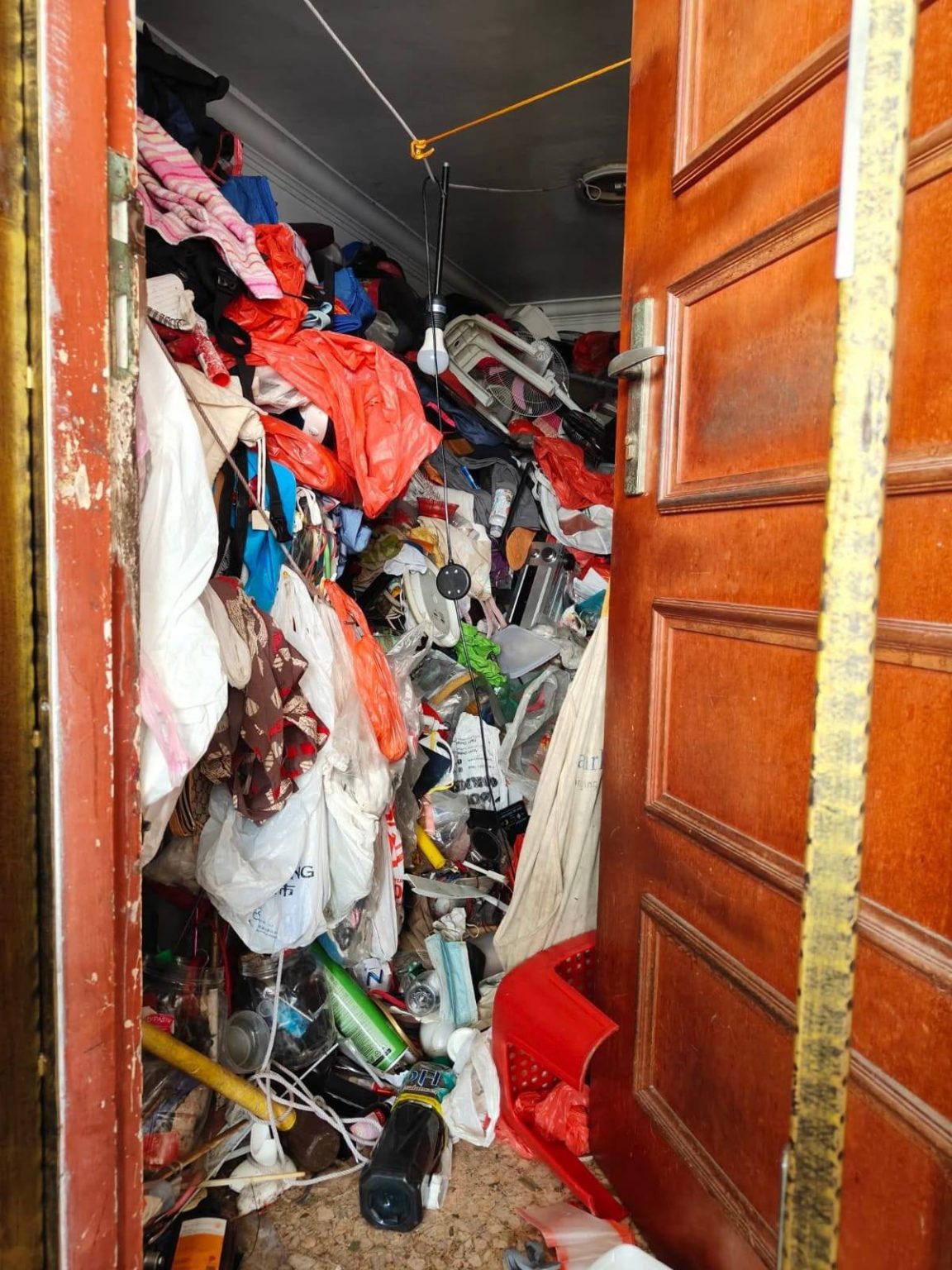 Elderly hoarder lives alone in heavily cluttered Bedok Reservoir flat ...