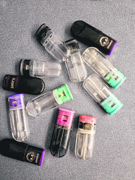 S'pore man hooked on 'Kpod' vapes tries to jump from corridor, attacks ...