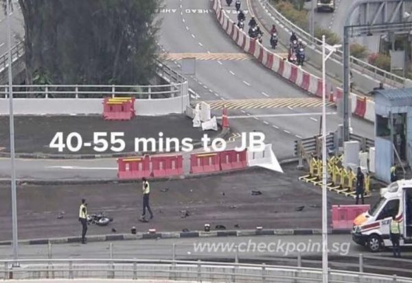 Motorcycle skids & crashes at Tuas Checkpoint, 23-year-old rider taken ...