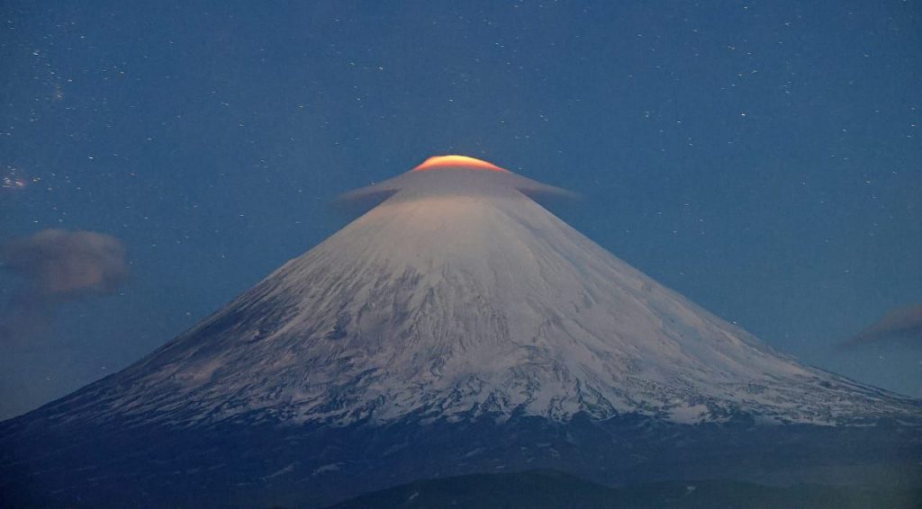 Volcano erupts in Russia's Kamchatka peninsula following earthquake & tsunamis
