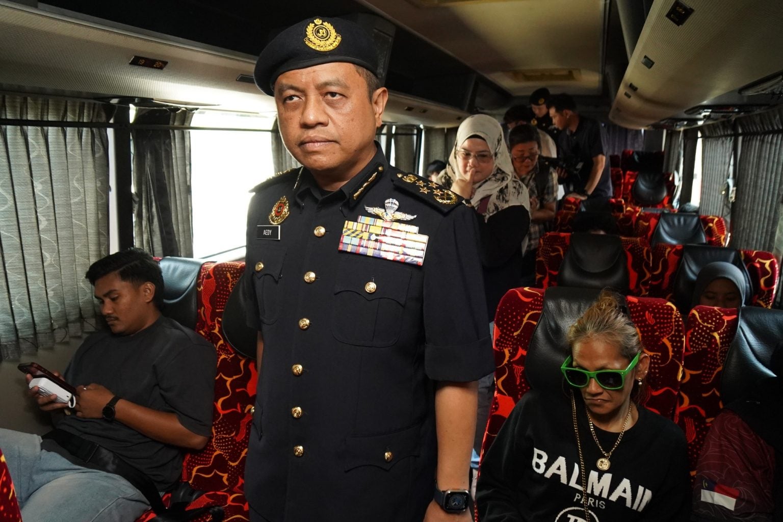 Willow hand nude completed Aldie questions to get