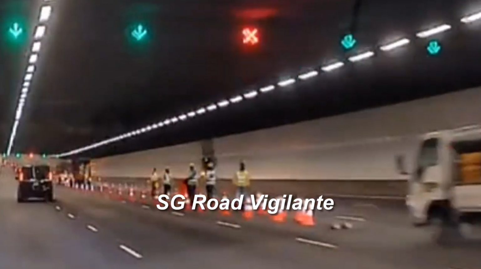 Lorry nearly tips after swerving at last second to avoid road works in ...
