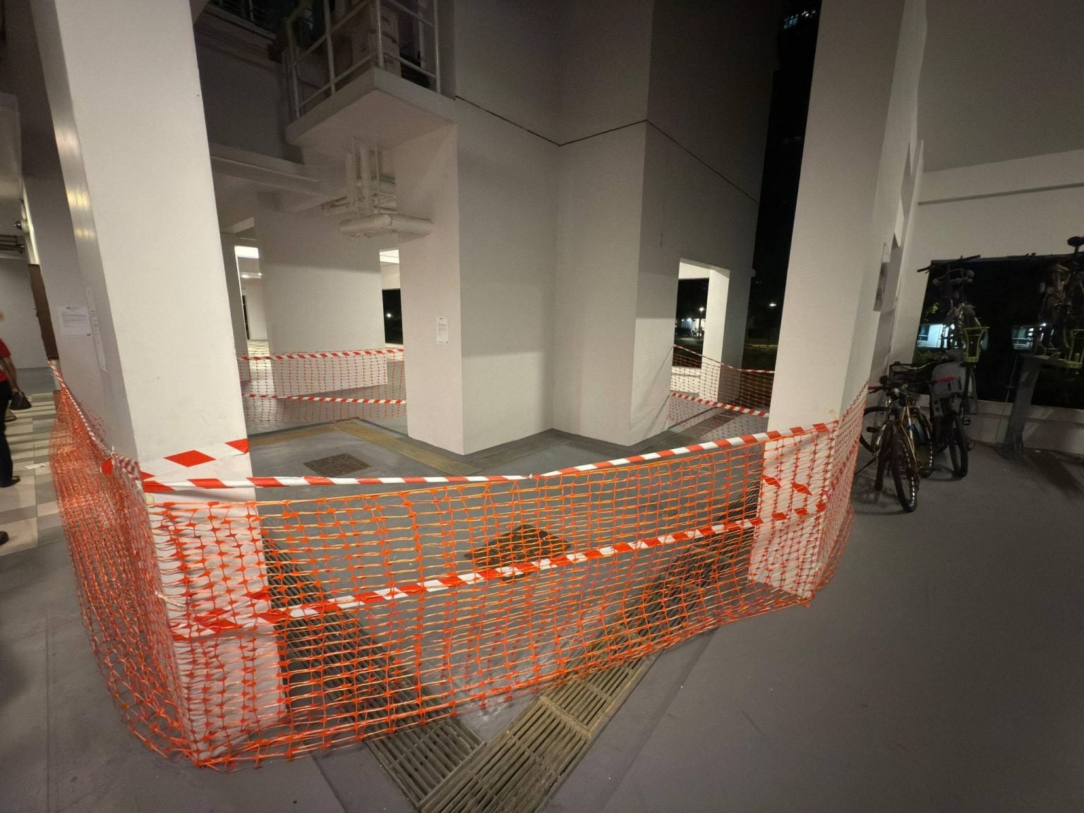 Jeffrey Siow seeks information regarding high-rise littering of glass ...