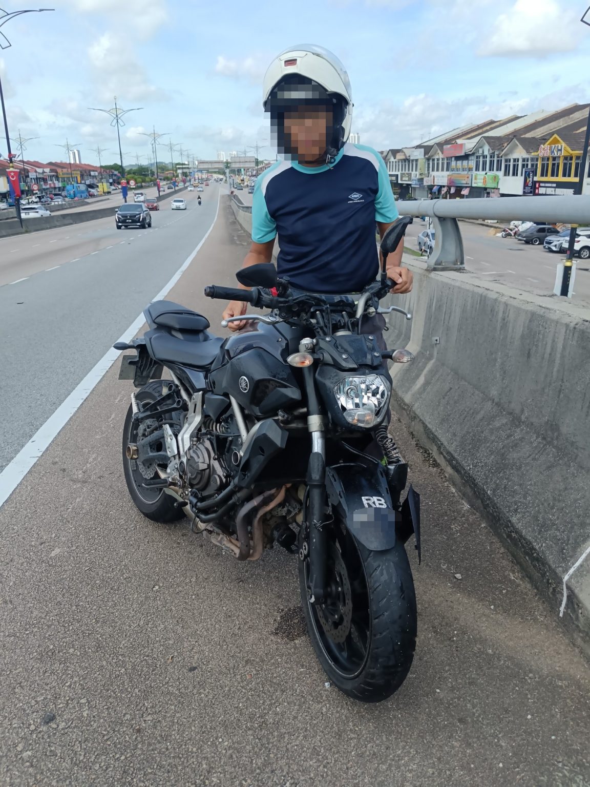 Rider allegedly flees after crashing into car at JB, motorcycle has ...
