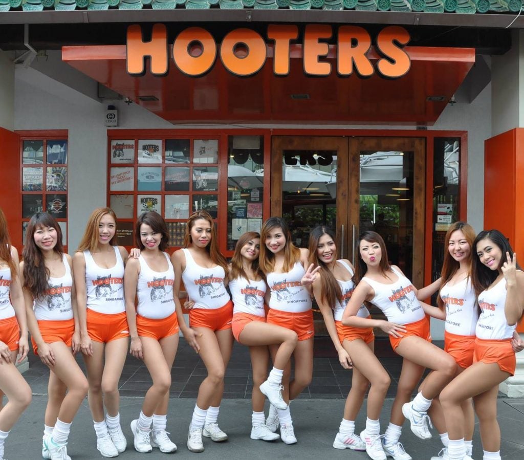 Hooters Clarke Quay outlet to close down because of slow sales ...