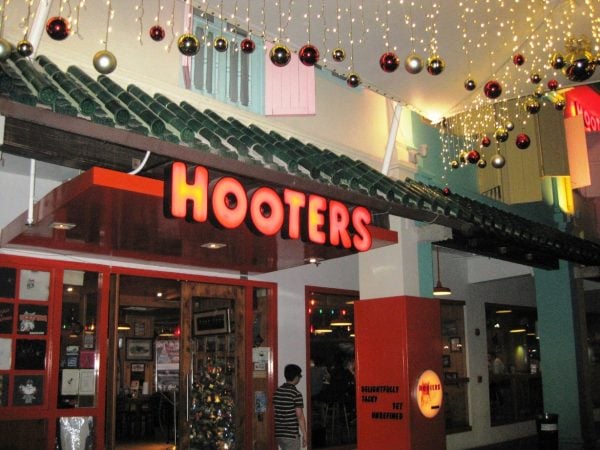 Hooters Clarke Quay outlet to close down because of slow sales ...