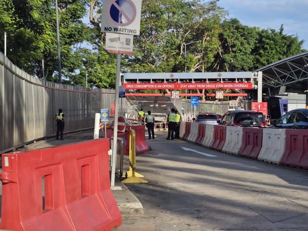 Lorry gets stuck in motorcycle lane at Woodlands Checkpoint, driver ...