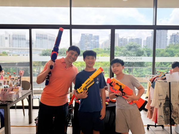 Jamus Lim visits flea market at Sengkang condo, meets families and ...